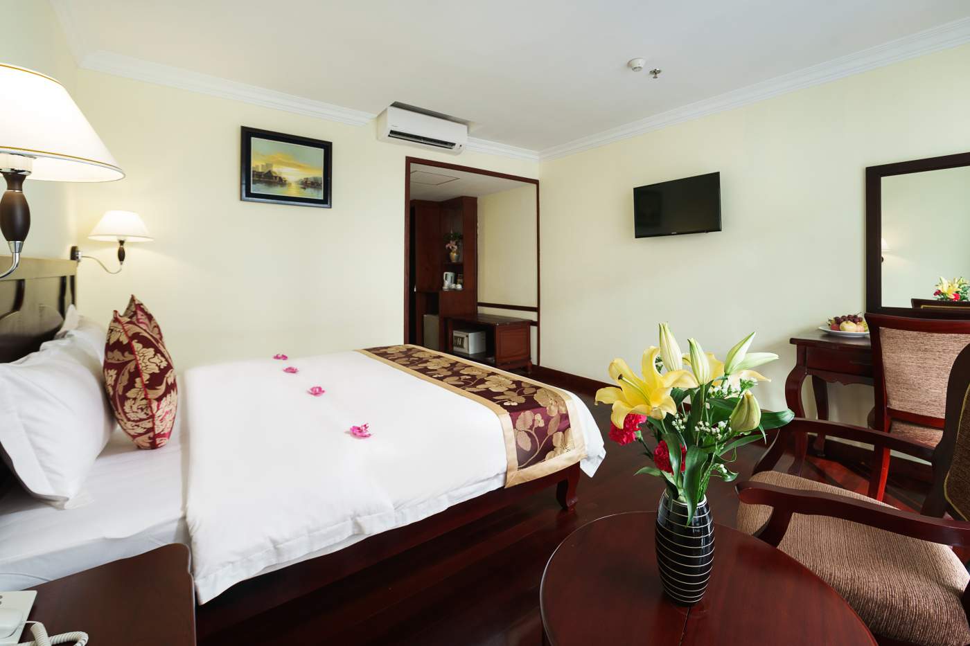 Deluxe Room - Smiling Hotel, Siem Reap, Cambodia