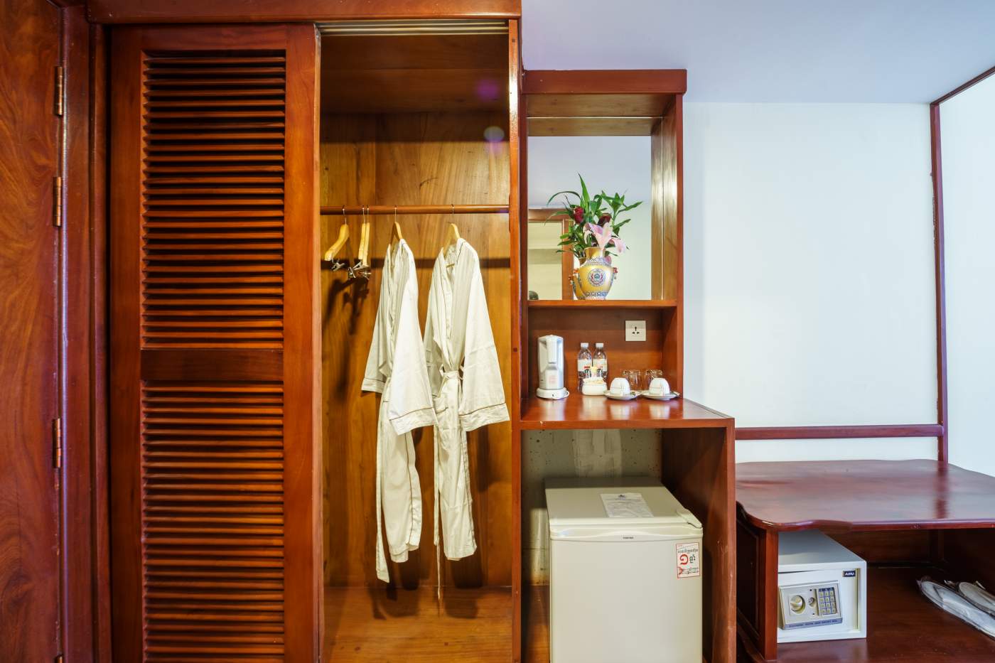 Deluxe Room - Smiling Hotel, Siem Reap, Cambodia